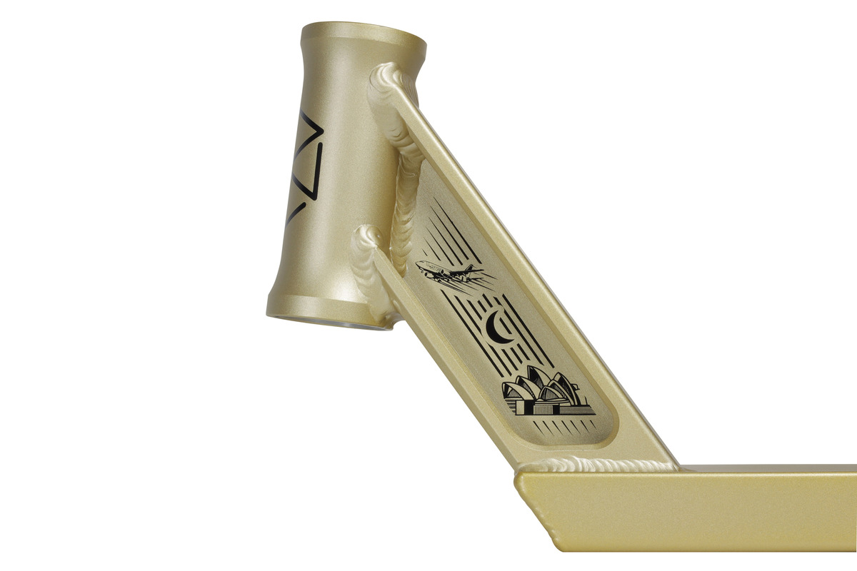 Deck Native Advent Refined Saundezy